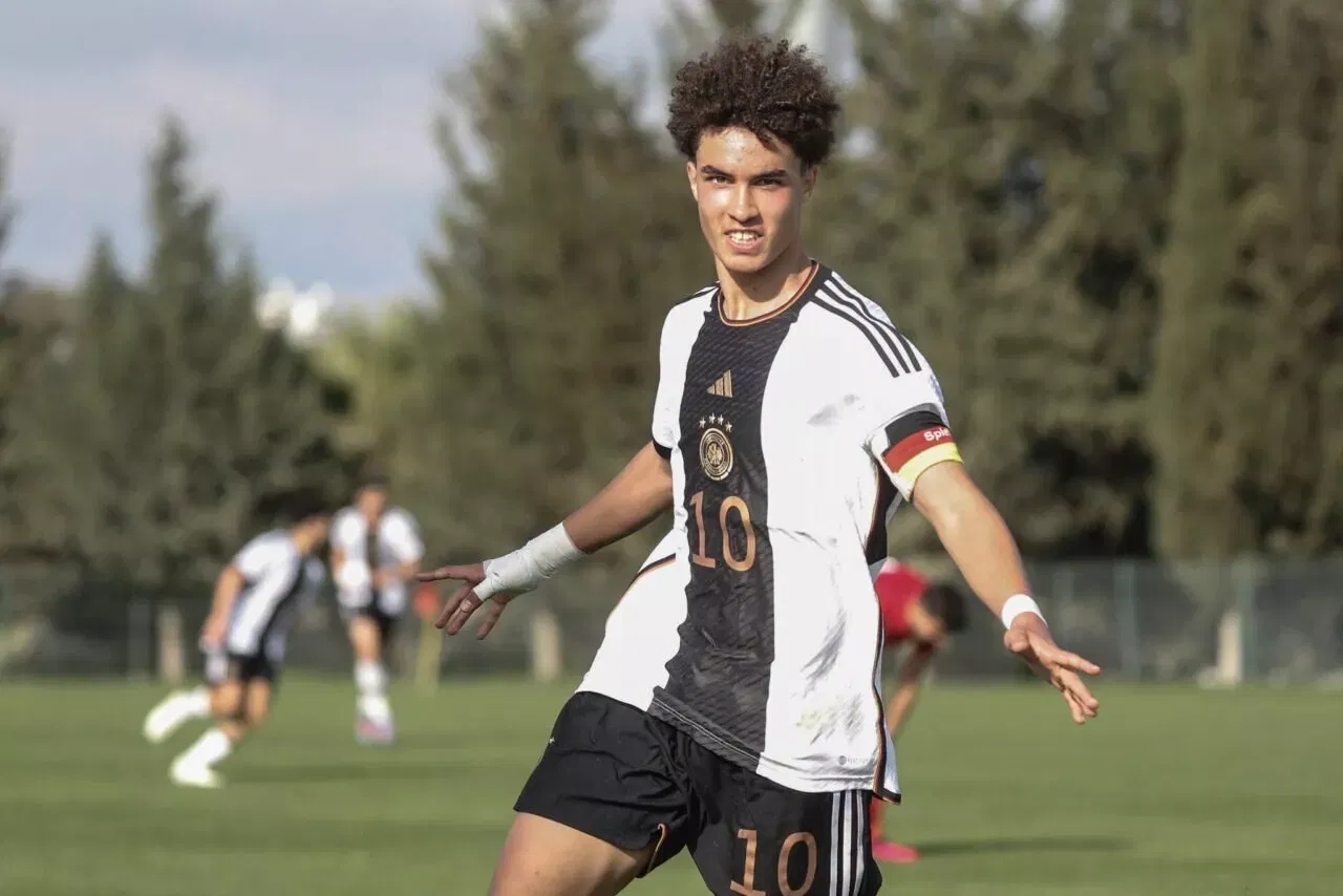 Barcelona set to sign talented German youngster Noah Darvich from Freiburg